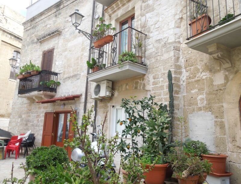 Bari: Private Food and Walking Tour - Behind the Food: Making Orecchiette and Other Delights