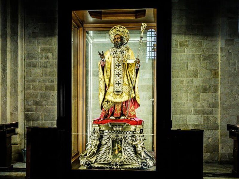 Bari: St. Nicholas Basilica and Crypt Guided Tour - Descending into the Crypt: The Heart of the Visit