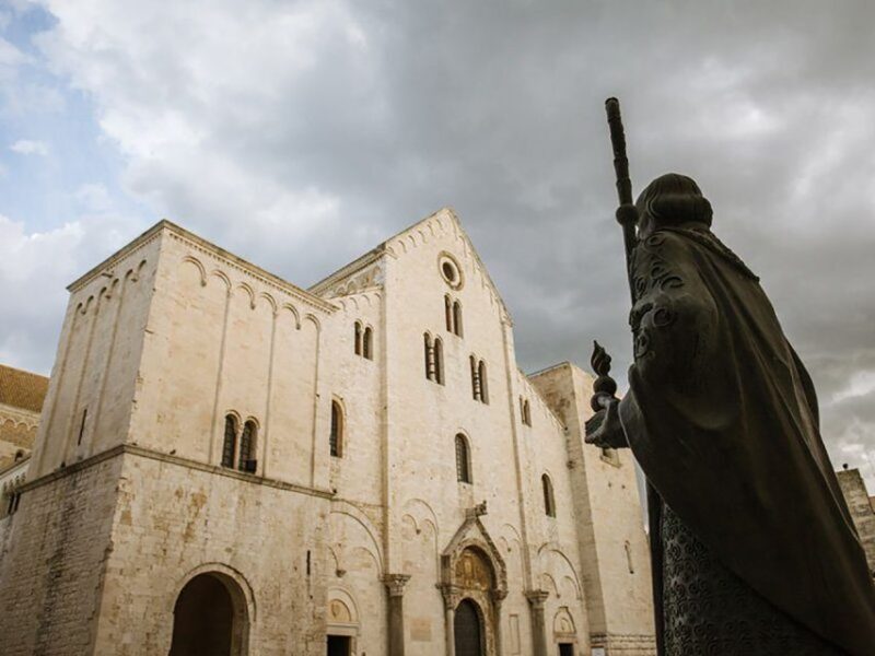 Bari: St. Nicholas Basilica and Crypt Guided Tour - Authentic Legends and Knowledgeable Guides