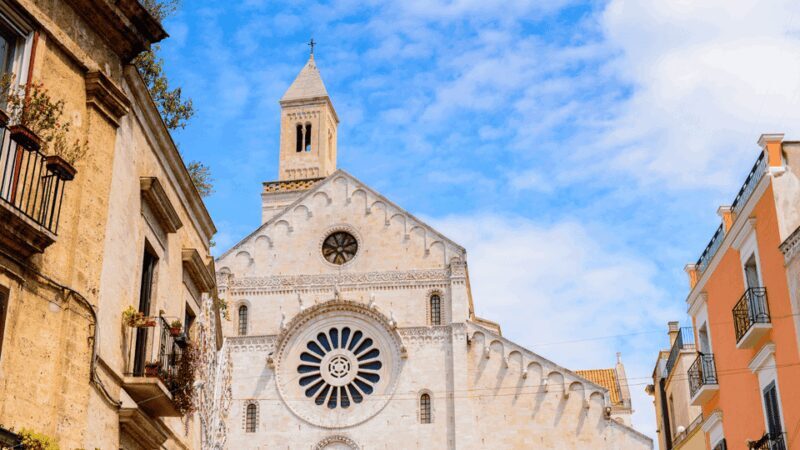 Bari: Street Food Walking Tour with Wine Tasting - Setting the Scene: Bari Old Town’s Enchantment