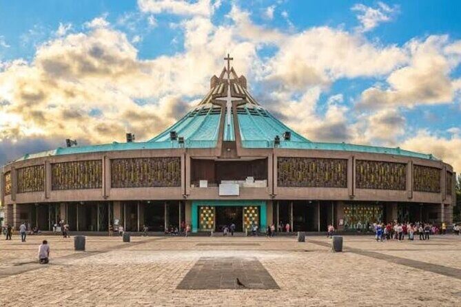 Basilica of Guadalupe with transport + tamales and atole - Discovering the Basilica of Guadalupe: An Authentic and Practical Tour