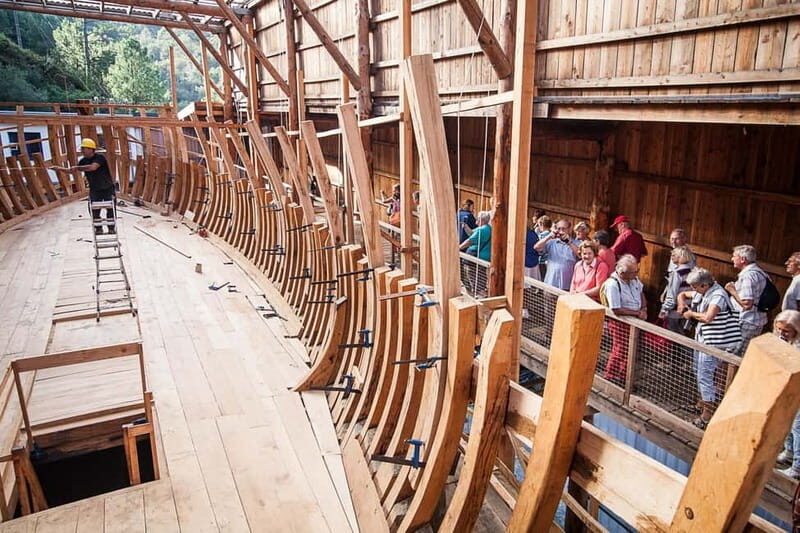 Basque Whaleboat and Traditional Basque Cider House - Meet and Travel to Albaola