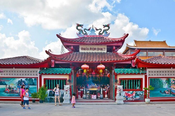 Batam Amazing Day Tour (include Lunch) - Exploring the Spiritual and Cultural Heart of Batam
