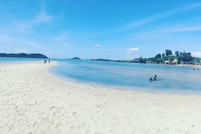 Batam Private Customized Full-Day Tour with English Speaking Driver - Itinerary Breakdown: What You Can Expect