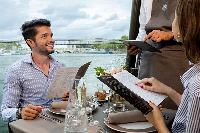 Bateaux Parisiens Seine River Gourmet Lunch & Sightseeing Cruise - What You Can Expect from a Typical Cruise