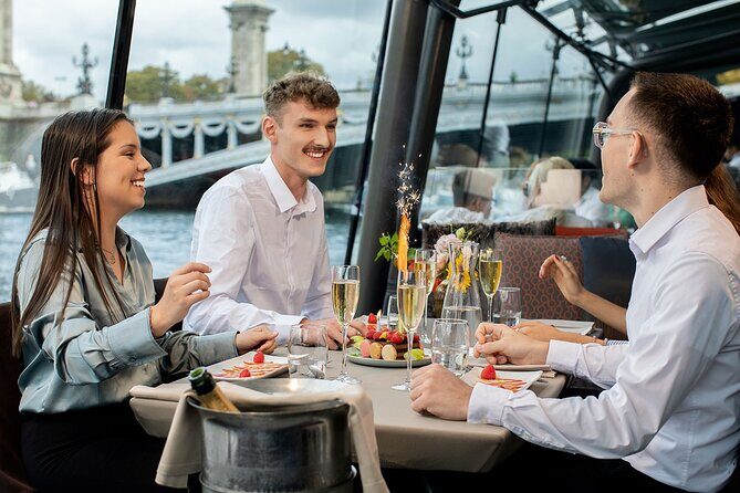 Bateaux Parisiens Seine River Gourmet Lunch & Sightseeing Cruise - Deep Dive: The Practicalities