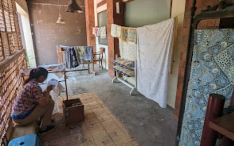 Batik Through the Eyes of a Local Balinese Family - Batik Through the Eyes of a Local Balinese Family