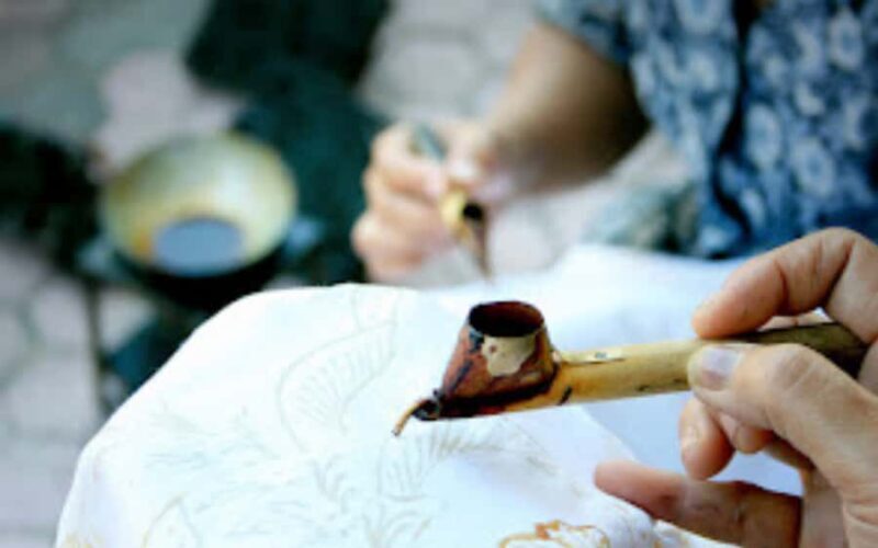 Batik Through the Eyes of a Local Balinese Family - An In-Depth Look at the Experience