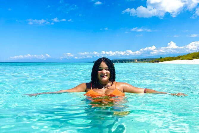 Bay of Eagles VIP : Full Day to Paradise From Santo Domingo - An In-Depth Review of the Tour Experience