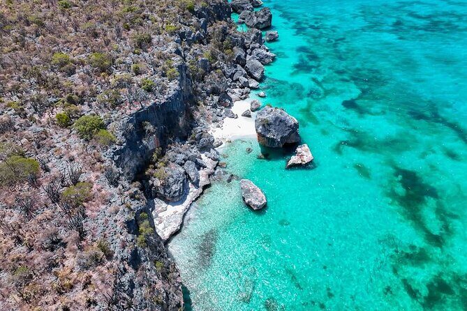 Bay of Eagles VIP : Full Day to Paradise From Santo Domingo - FAQ