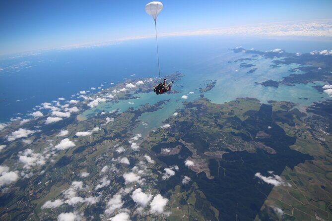 Bay of Islands: 12,000ft Skydive - An Honest Look at the Skydiving Experience