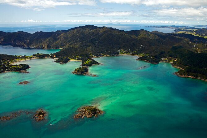 Bay of Islands and Hole in the Rock Scenic Helicopter Tour - An In-Depth Look at the Experience