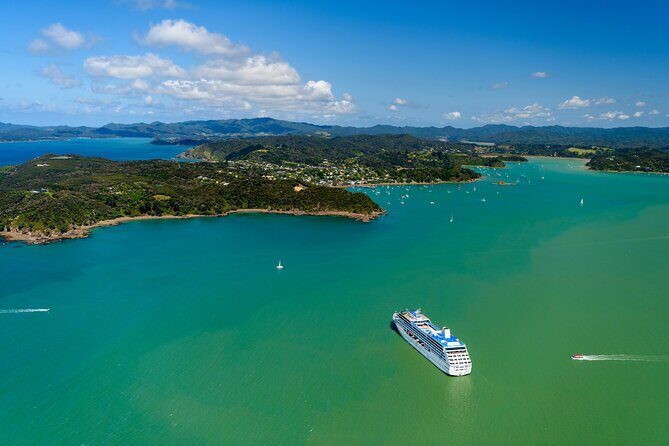 Bay of Islands Discovery Experience from Auckland incl. Hole In The Rock Cruise - Analyzing the Value
