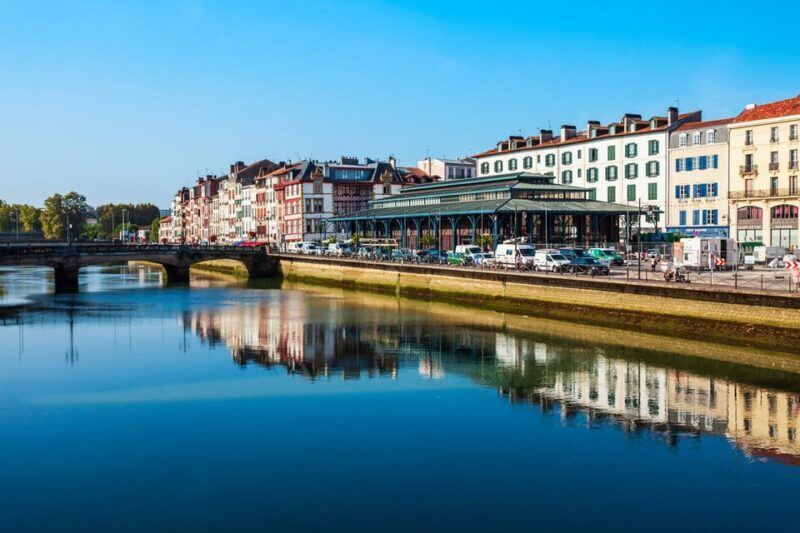 Bayonne: Outdoor Escape Game Discover Bayonne - Txokolatea - Key Points