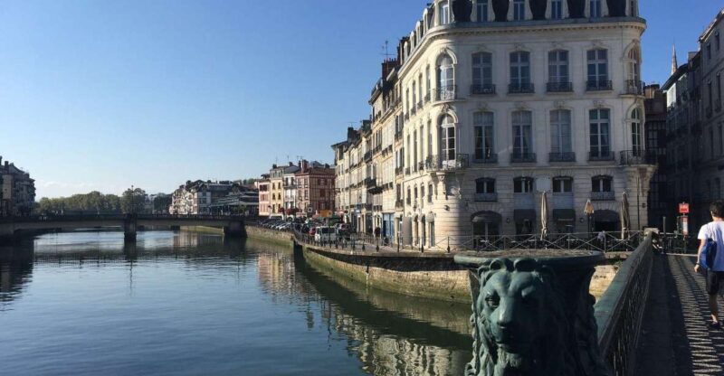 Bayonne: Private Guided Walking Tour - Why Choose a Guided Tour in Bayonne?