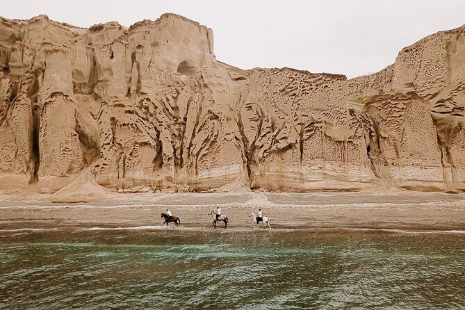 Beach gallop - horse riding Safari for experienced riders - Discovering the Beach Gallop - Horse Riding Safari in Santorini