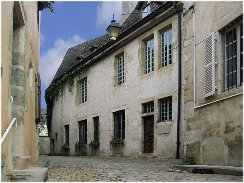 Beaune: Exclusive Private Guided Tour - Key Points