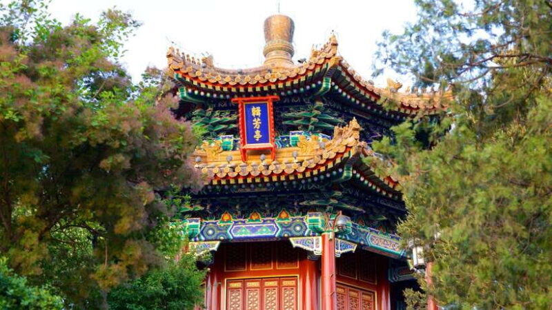 Beijing: 2 Hour Jingshan & Beihai Park Private Walking Tour - An In-Depth Look at the Tour Experience