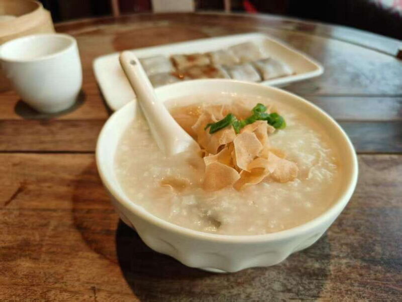 Beijing: Dim Sum Breakfast & Hutong History Tour - Starting Your Day with Dim Sum in Beijing