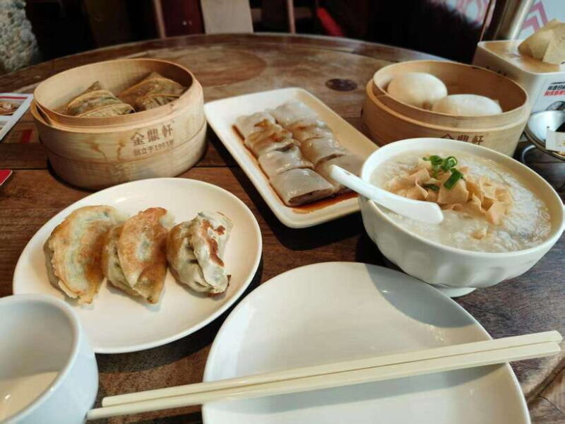 Beijing: Dim Sum Breakfast & Hutong History Tour - Customizing Your Beijing Experience