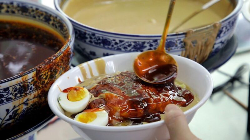 Beijing: Hutong Culinary Walking Tour with 15+ Tastings - Detailed Breakdown of the Itinerary