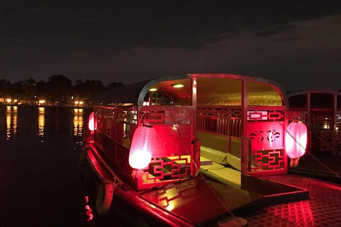 Beijing Hutong Night Tour with Yunnan Style Dinner and Chartered Boat Ride at Houhai Lake - Why This Tour is a Great Choice for Travelers