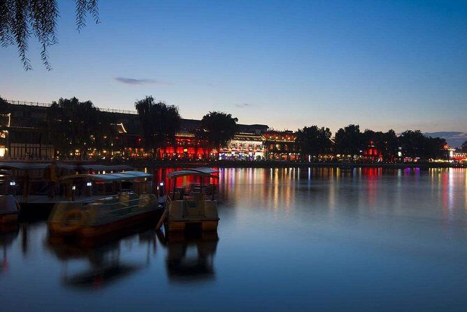 Beijing Hutong Night Tour with Yunnan Style Dinner and Chartered Boat Ride at Houhai Lake - Value for Money