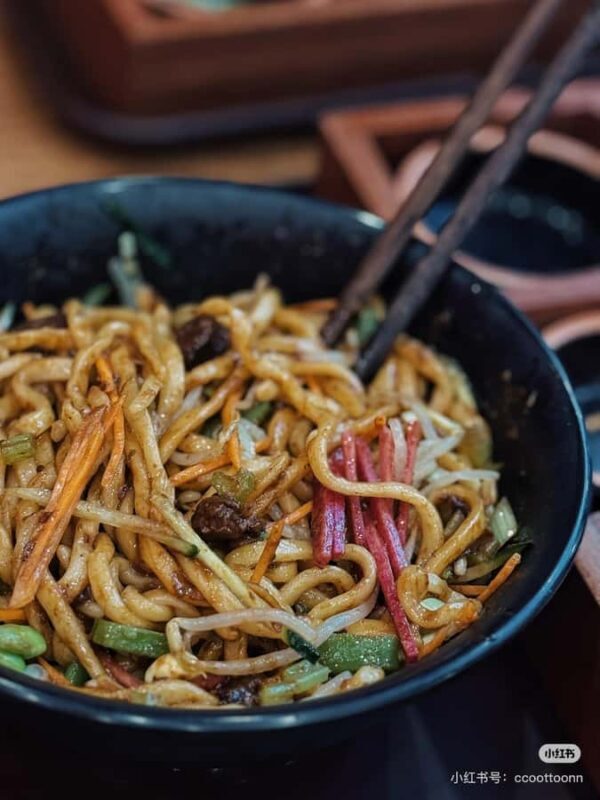 Beijing Lama Temple Visit, Hutong Local Food & Brewpub Tour - An Authentic Taste of Beijing’s Culture and Cuisine