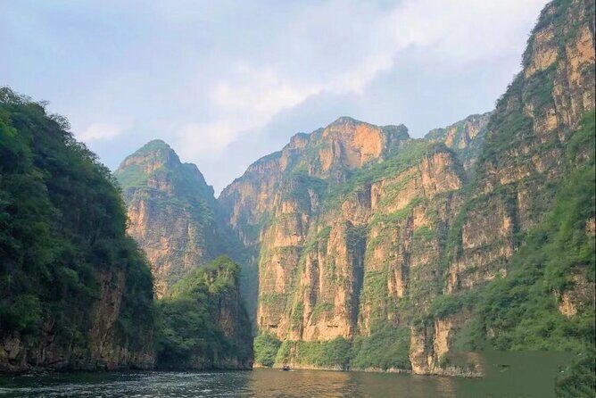 Beijing Outskirts Tour to Long Qing Gorge (cruise) and Ding Tomb - An Overview of the Tour Experience