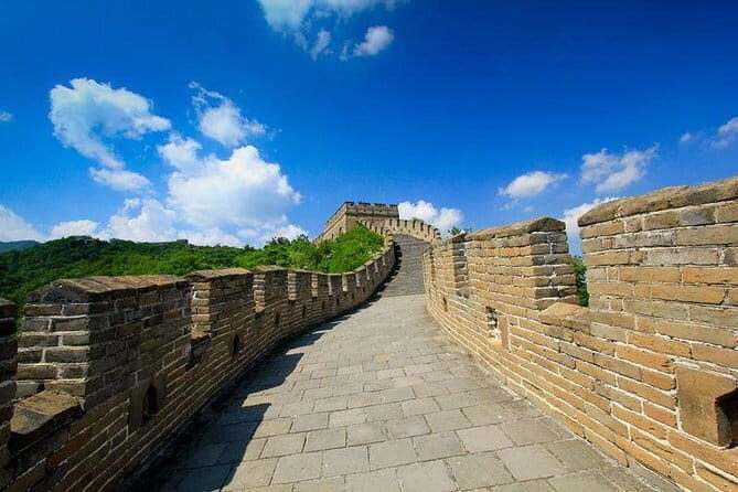 Beijing Private Tour of Mutianyu Great Wall, Jingshan Park and Acrobatic Show - Jingshan Park: A Bird’s Eye View of Beijing