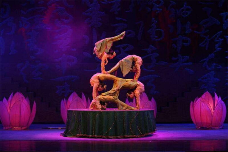 Beijing: Red Theatre Acrobatics show viewing Chinese culture - The Performers: Masters of Balance and Agility