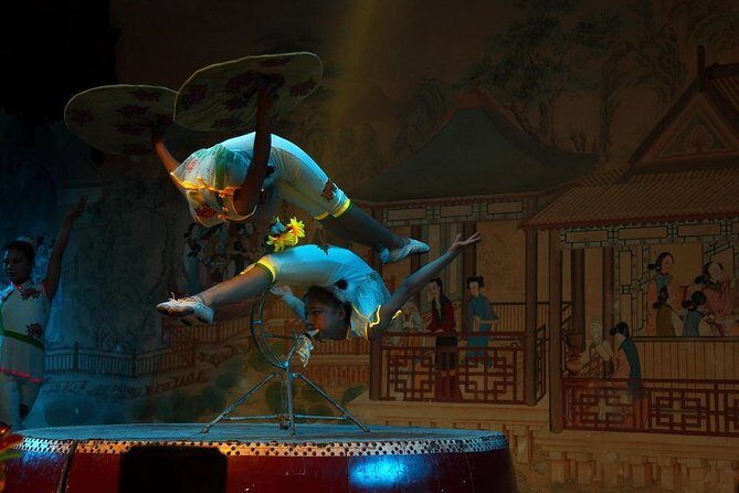 Beijing Royal Cuisine Dinner with Performance Experience and Nanluoguxiang Visit - Who Will Love This Tour?