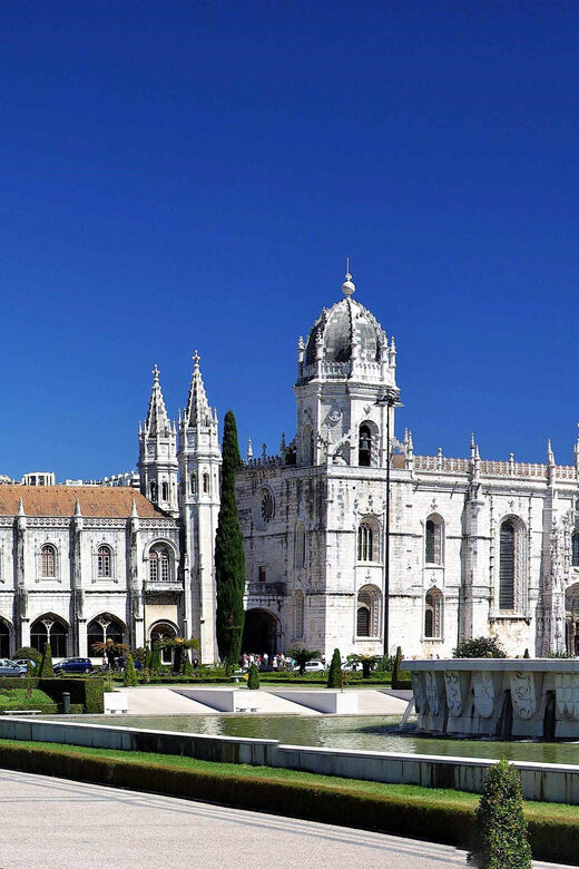 Belém & King Christ Statue Private Tour - Key Points