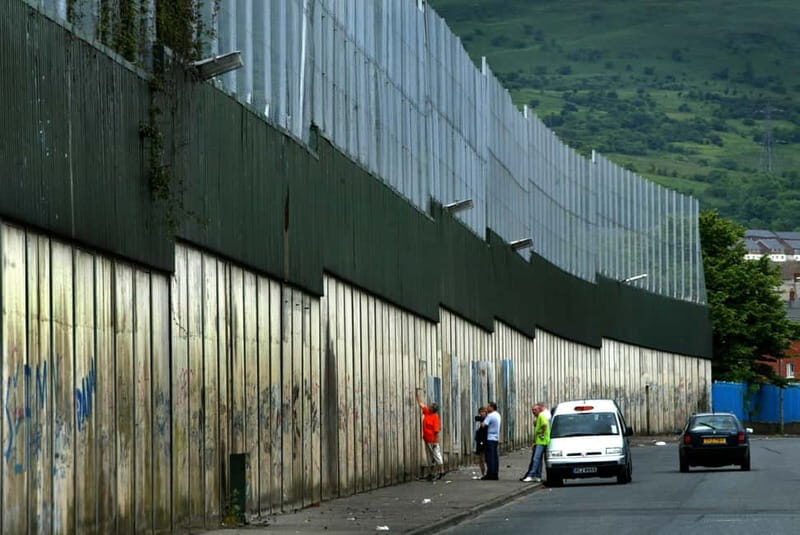 Belfast: 2.5-Hour Street Murals Tour in Spanish - A Close Look at the Belfast Murals Tour