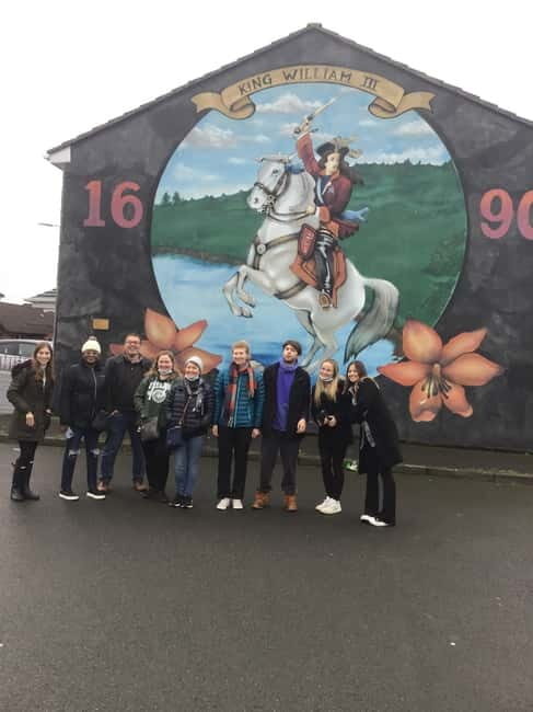 Belfast: Black Taxi Tour & Crumlin Road Jail Tour - Who is this for?