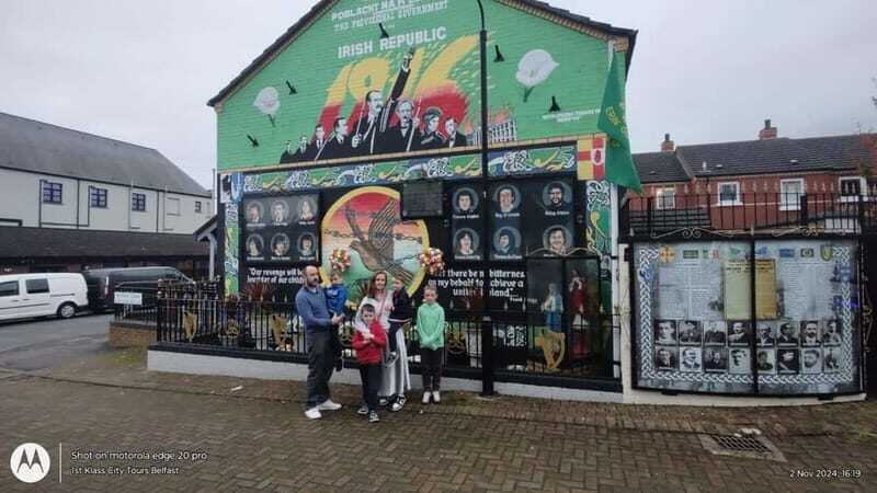 Belfast: Famous Black Taxi Tour - Key Points