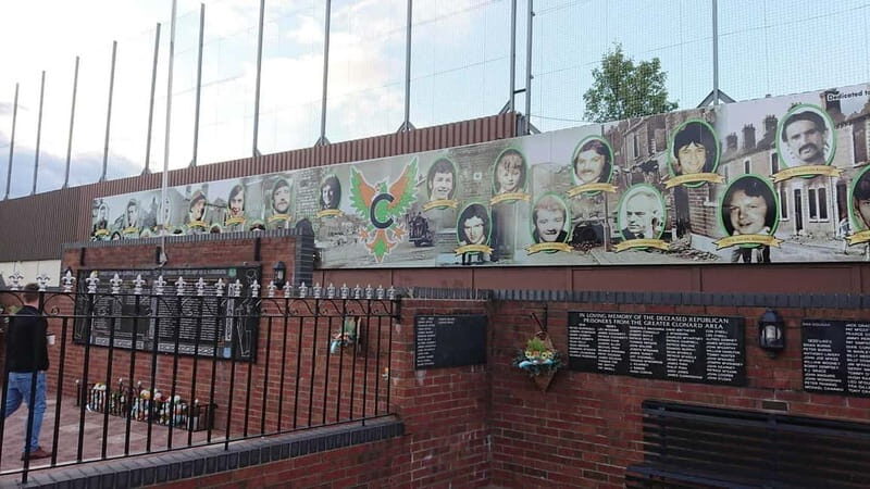 Belfast: Famous Black Taxi Tour - The Heart of the Belfast Experience