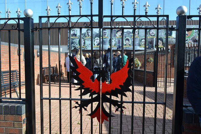 Belfast original taxi drivers 2hr of The history of terror tour - Authenticity and Guide Knowledge