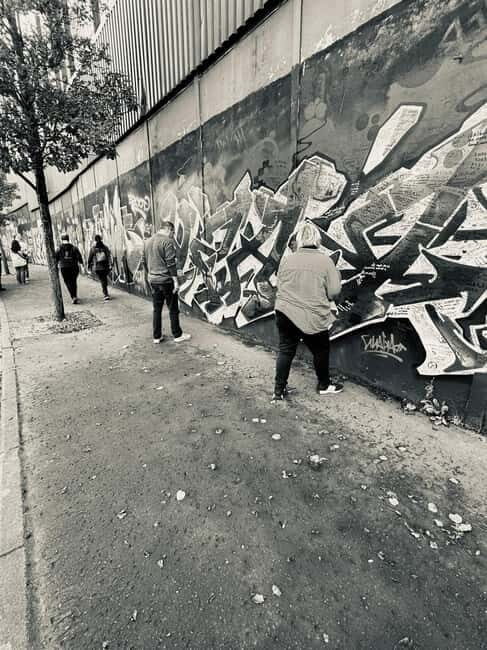 Belfast: Peacewall and Political History Black Taxi Cab Tour - An Honest Breakdown of the Belfast Black Taxi Experience