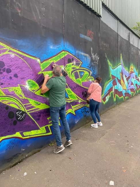 Belfast: Peacewall and Political History Black Taxi Cab Tour - The Value and Overall Impression