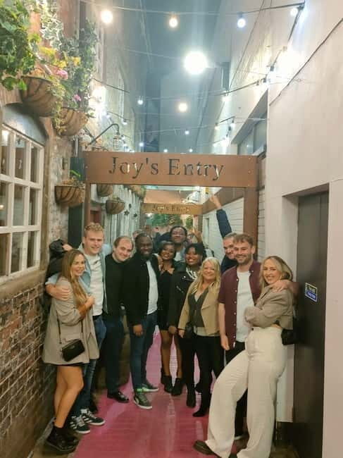 Belfast: Pub Crawl and Bar Walking Tour with Two Drinks - Detailed Breakdown of the Itinerary