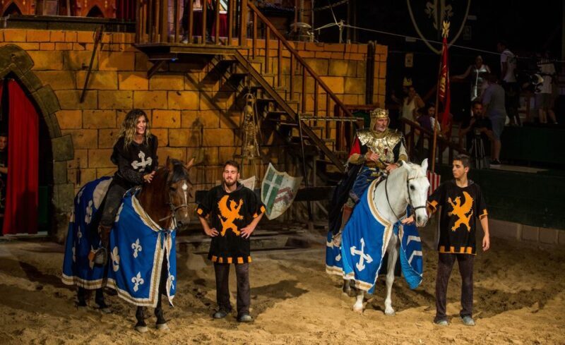Benidorm: Dinner with Show at Magic Robin Hood - Welcome to the Magic Robin Hood Dinner and Show in Benidorm