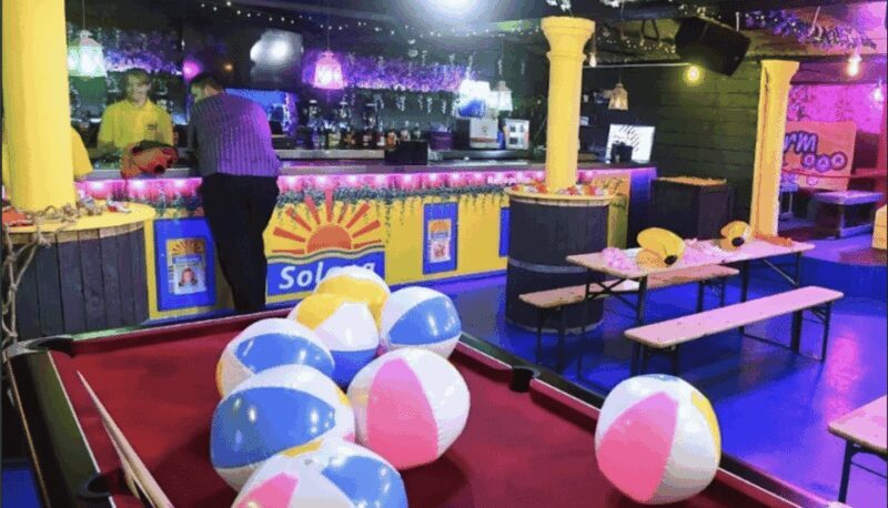 BENIDORM KARAOKE with Licky Vicky - Key Points
