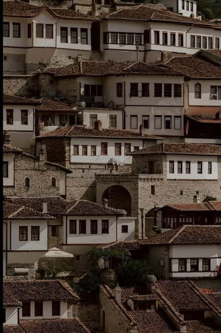 Berat, Albania: Castle and City Tour with Coffee Break - Detailed Breakdown of the Itinerary