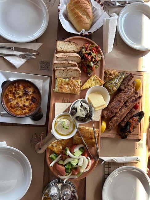 Berat City Center : Traditional Lunch/Dinner - The Food and the View: A Perfect Pairing