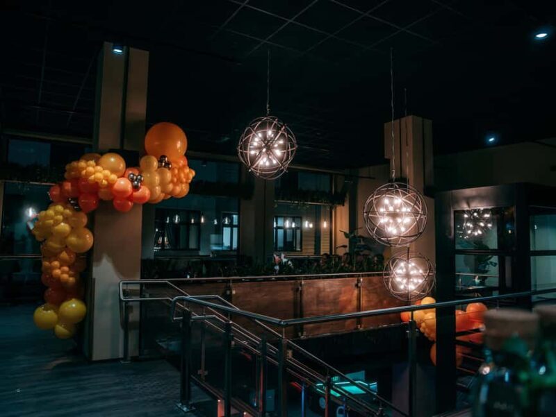 Bergen: High-Tech Minigolf in Top Bergen Activity Bar! - What’s the Atmosphere Like?