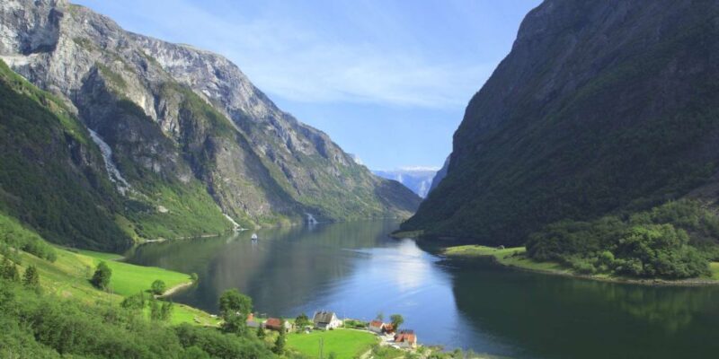 Bergen: Private Day Tour, Nærøyfjord Cruise and Flåm Railway - Who Should Consider This Tour?
