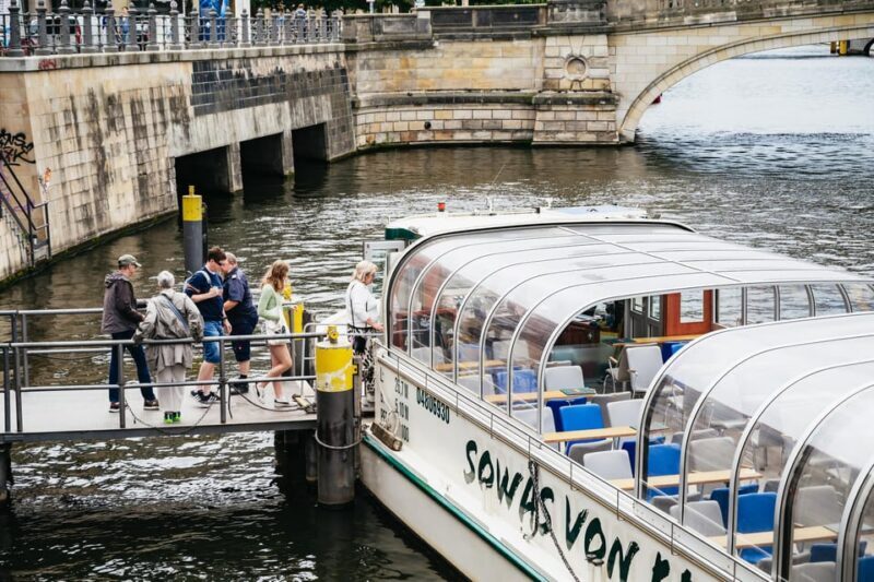 Berlin: 1-Hour City Sightseeing Cruise - FAQs