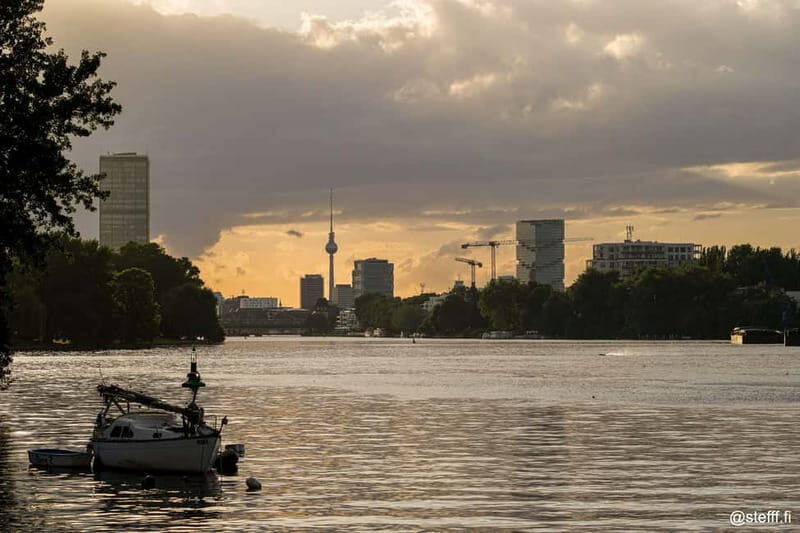 Berlin: 2.5-Hour Beer & Sunset Sightseeing Boat Cruise - Exploring Berlin by Boat: A 2.5-Hour Beer & Sunset Sightseeing Cruise