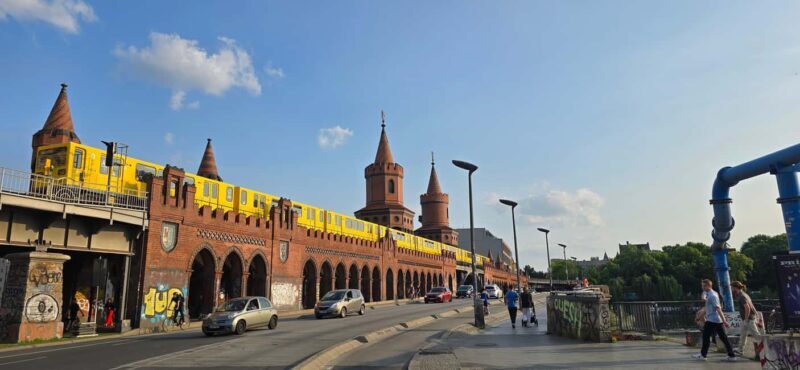 Berlin: 3.5-hour bike tour  A journey through time in the capital - Discovering Berlin on Two Wheels